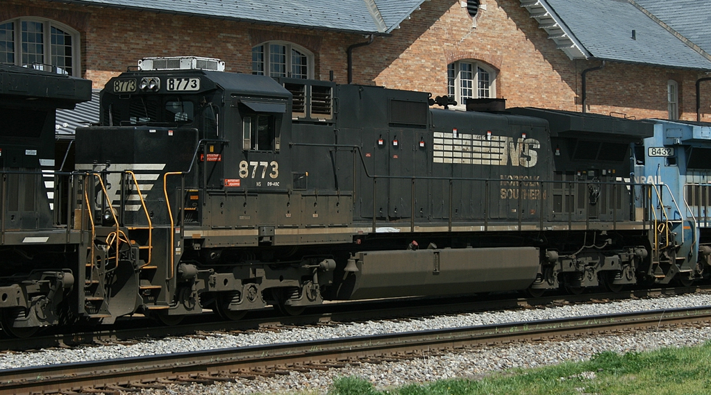 NS 8773